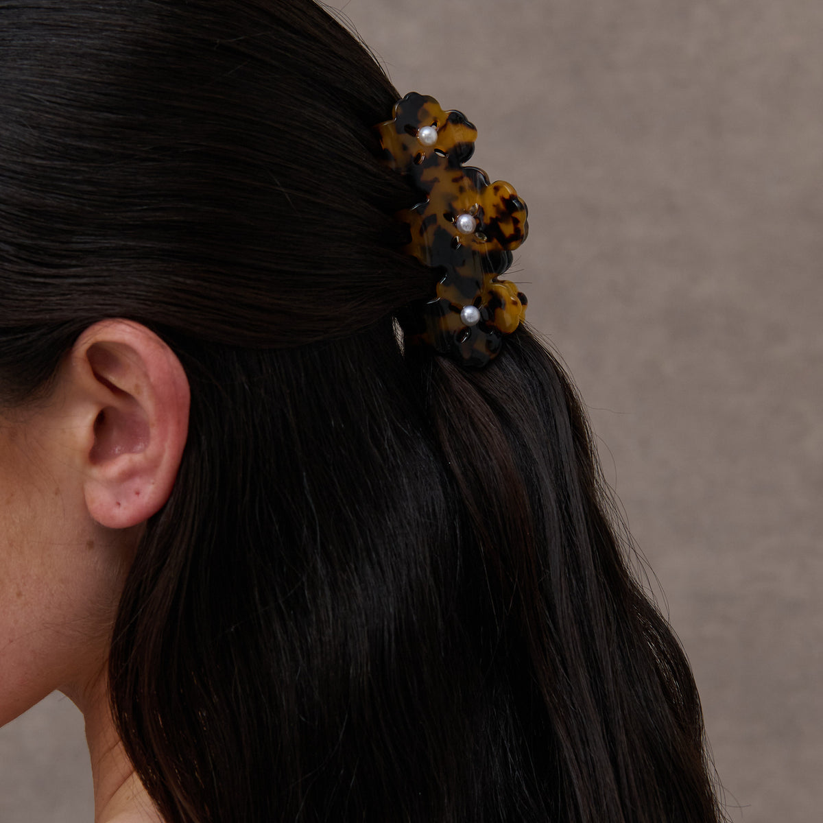 Hannah Flower Hair Claw Clip in Tort – Lustre & Sage